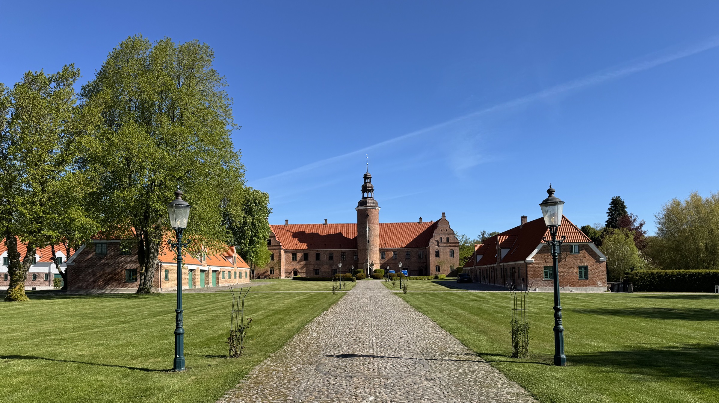 150 deltog i markvandring: Overgaard Gods har 180 kilometer grøfter, 55 kilometer grusvej og 275 ...